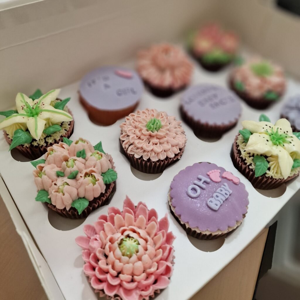 Box of 12 Cupcakes – Manchester Cake