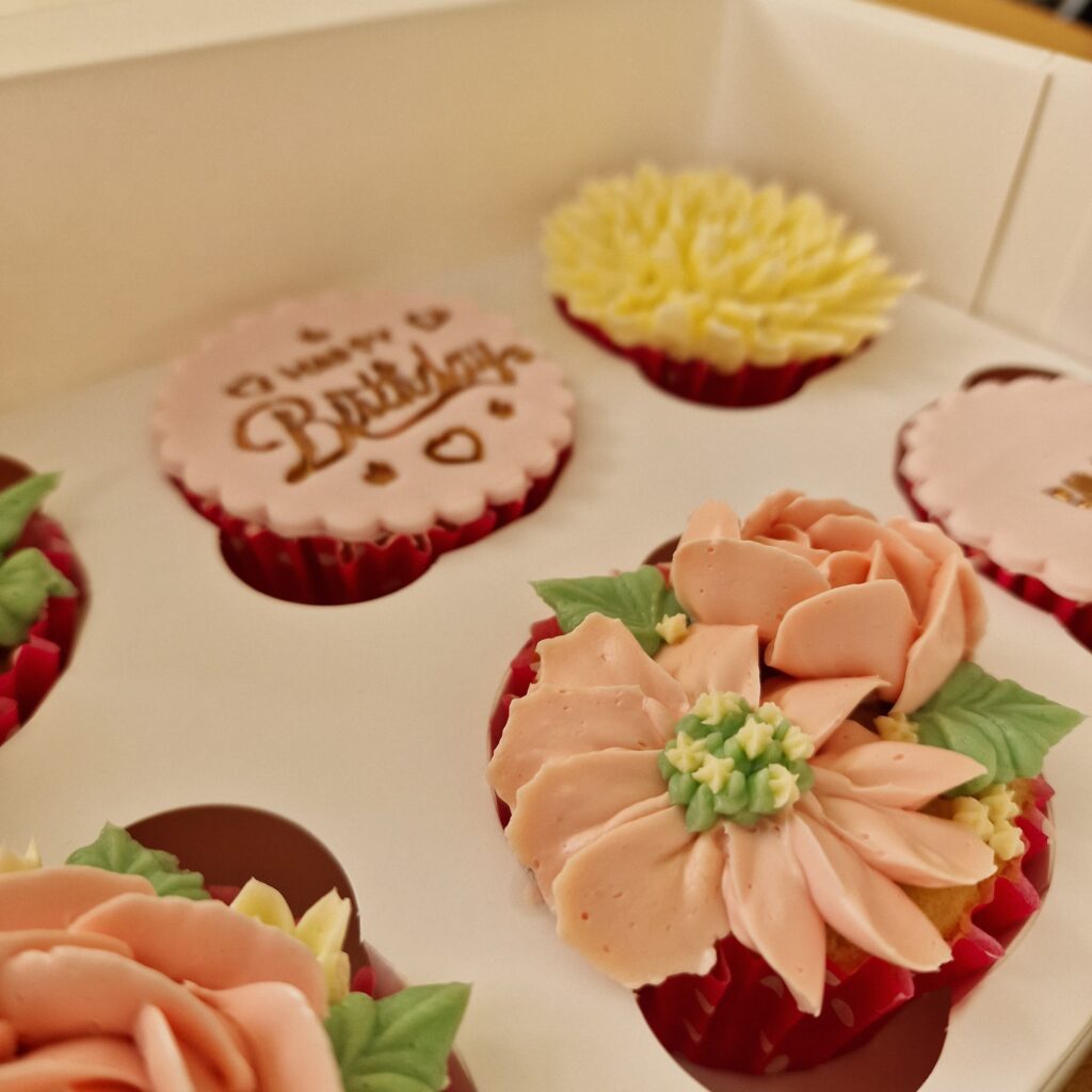 Box of 6 Cupcakes – Manchester Cake