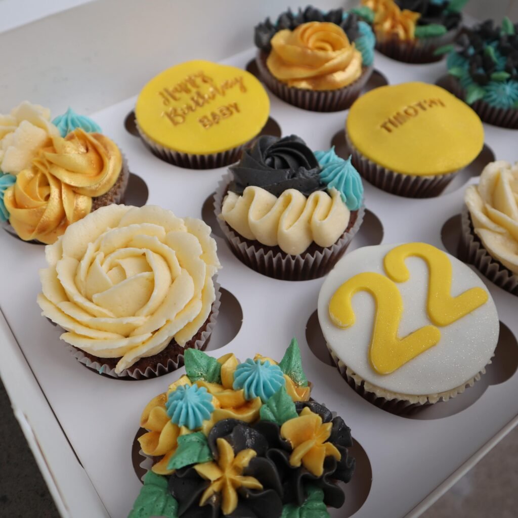 Box of 12 Cupcakes – Manchester Cake